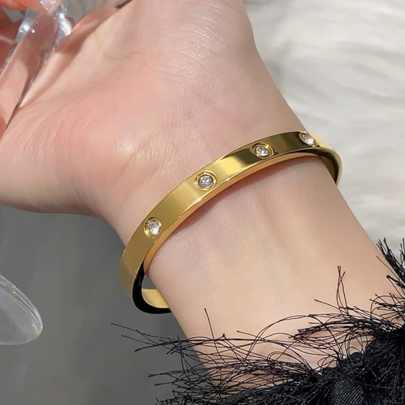 Neiman Marcus | Jewelry | Neiman Marcus Luxury Love Crystal 6mm ...